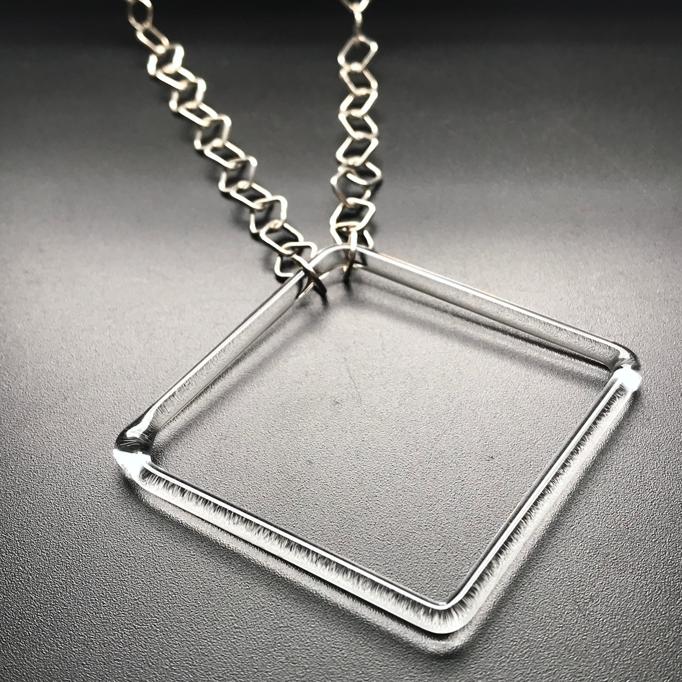 Flameworked Glass Pendant by Melanie Davies Persia – L.A. Pai Gallery Flameworked Glass Pendant by Melanie Davies Persia – L.A. Pai Gallery